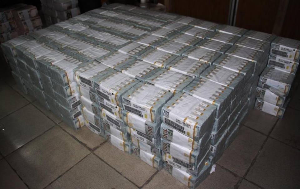 Photos: See the tons of dollars, others seized by EFCC in Ikoyi - Ships ...