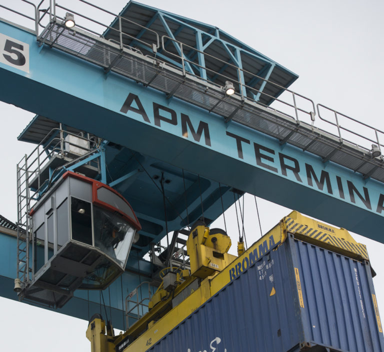 APM Terminals moves to end container backlogs at U.S. ports - Ships & Ports